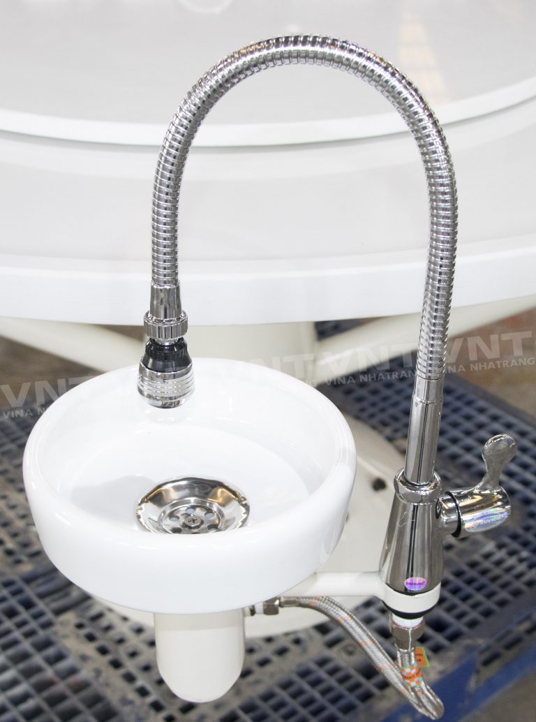 CUPPING TABLE WITH SPITTOON